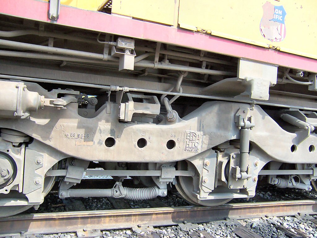 UP 2231 front truck closeup